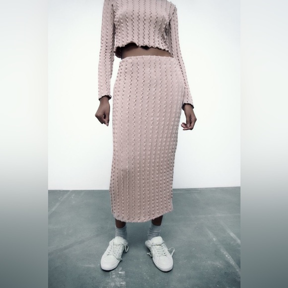 Zara | Skirts | Zara Structured Midi Skirt | Poshmark